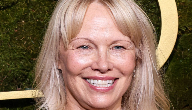 U 57. godini izgleda kao avion, ali bira šta jede: Pravila Pamele ...