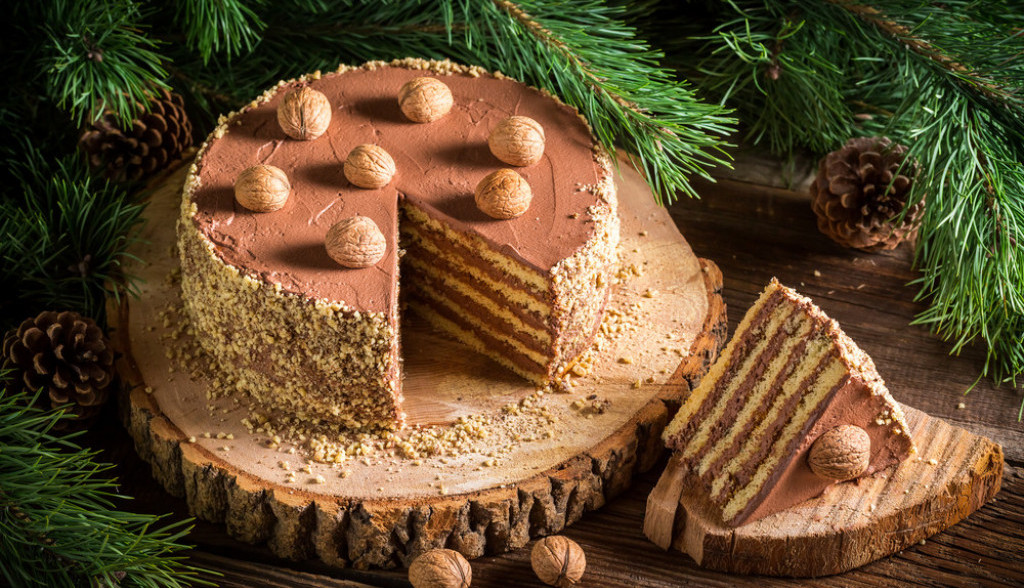 MINJON TORTA ZA NAJLEPŠU SLAVU Kremasta poslastica sa 3 kore koja ...